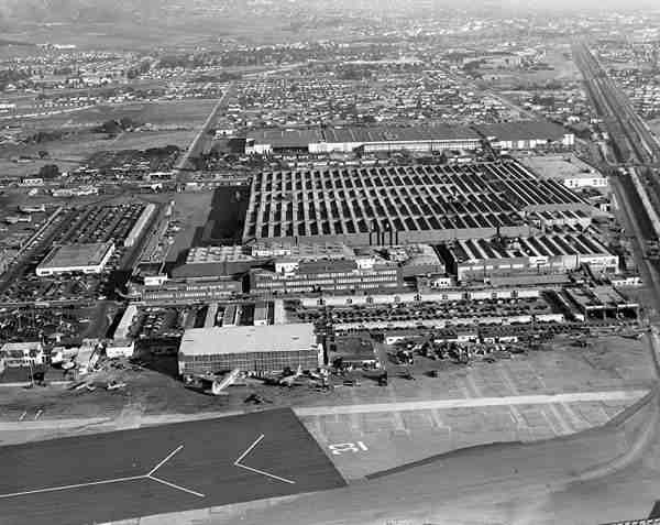 How The Military Hid The Lockheed Burbank Aircraft Plant | Amusing Planet